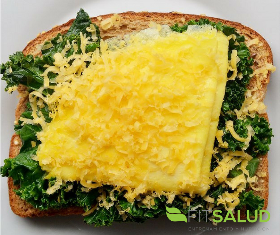 TOSTADA DE PAN INTEGRAL + QUESO MAGRO + ESPINACA – FitSalud